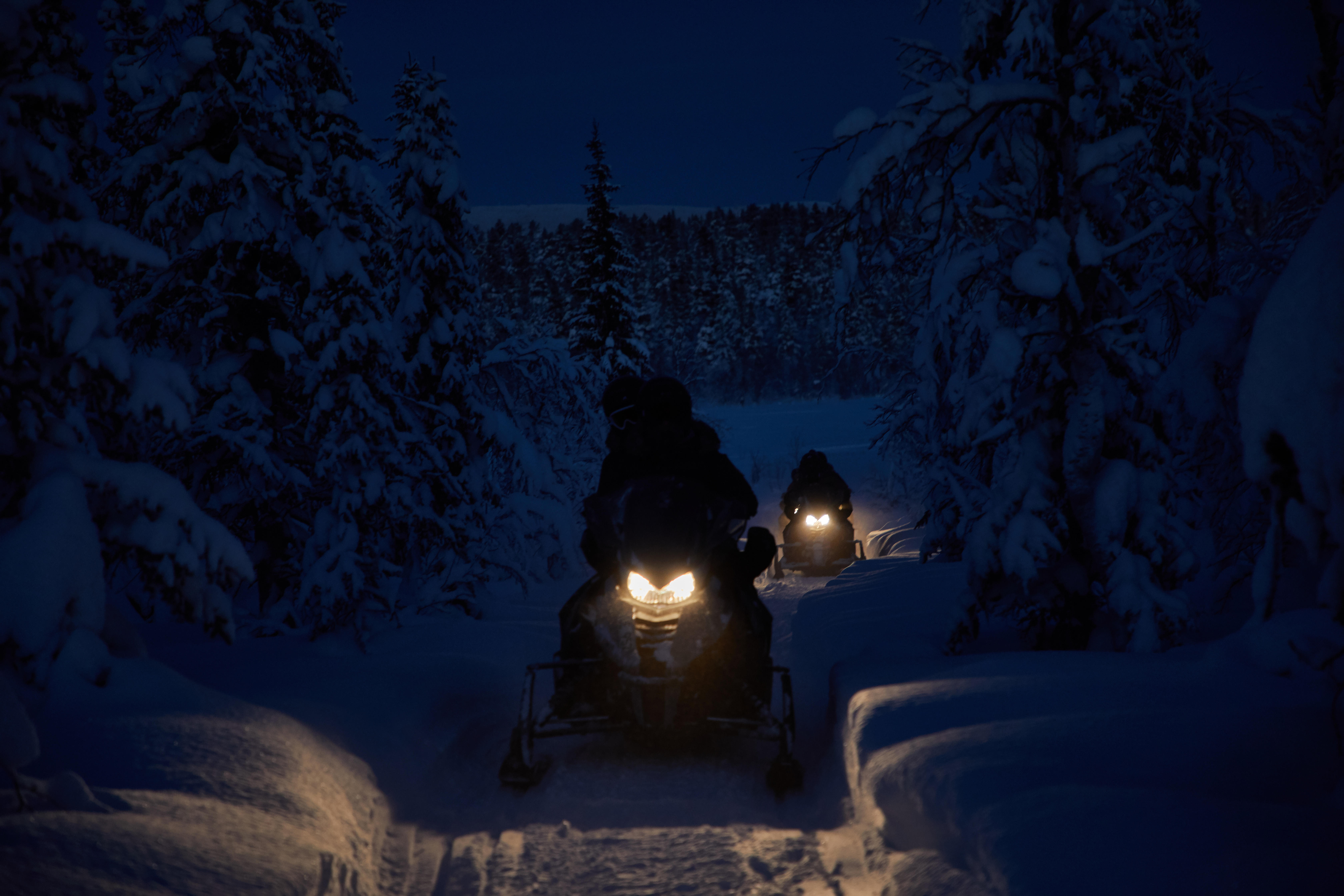 Northern lights hunt by snowmobile | Camp Ripan