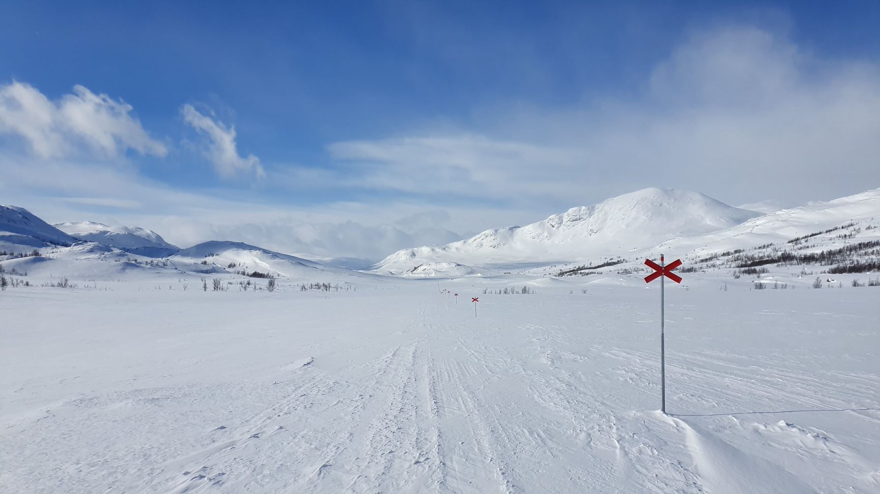 SNOWSHOE IN ABISKO NATIONAL PARKS | Camp Ripan